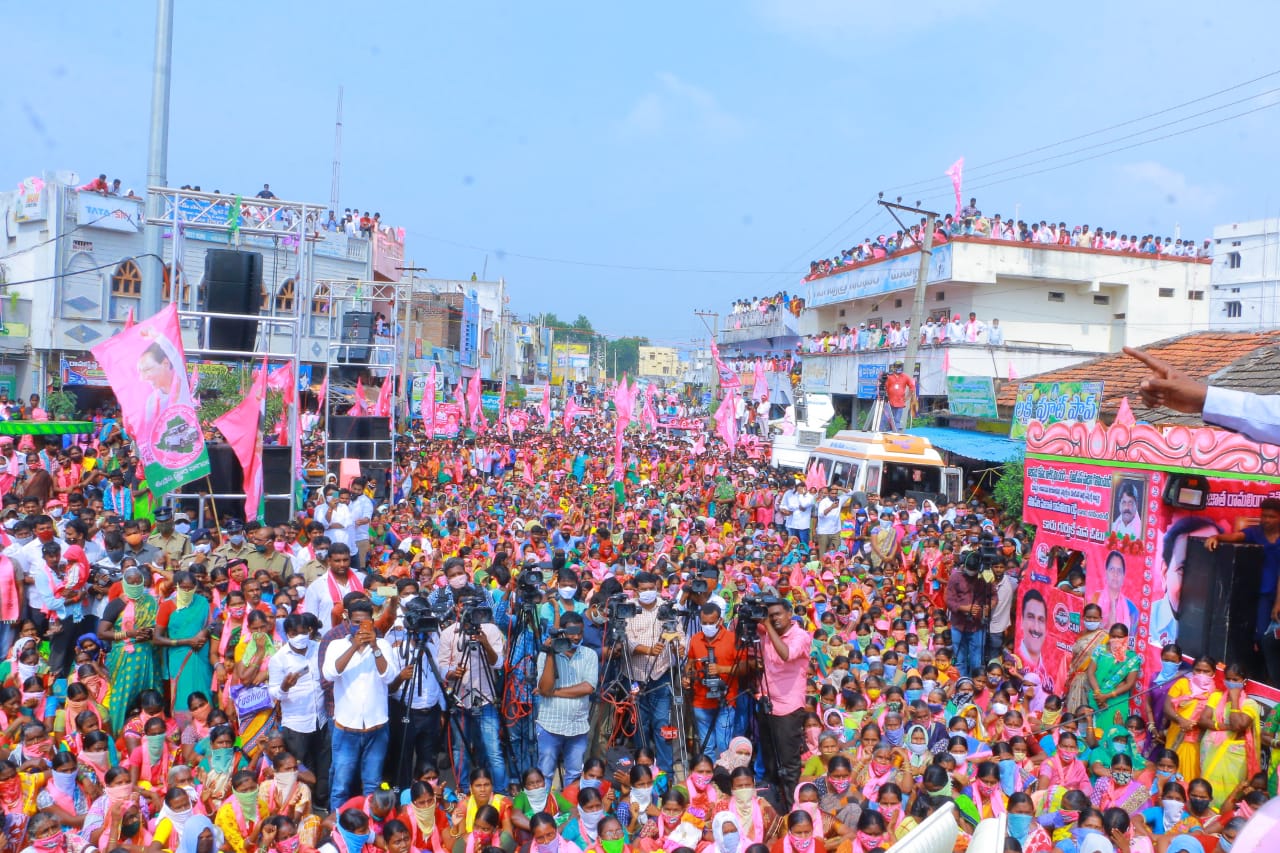 Huge response for dubbaka trs election campaign — Great Telangaana
